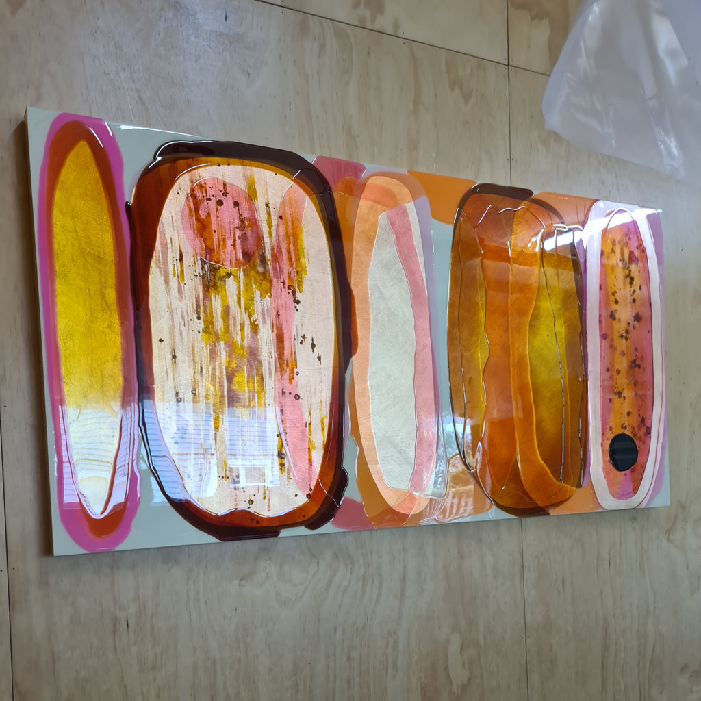 RETRO Feeling Groovy – Rae West Artist